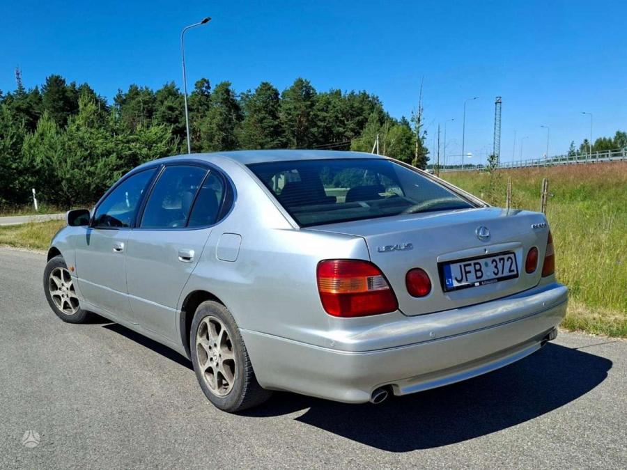 Pelēks Lexus GS 300h 2000 Viļņa, ar dzinēja tilpumu 3.00 L un nobraukumu 340 tūkst. km par 4000 €, foto 5 vietnē AUTOMOTO.COM.LV