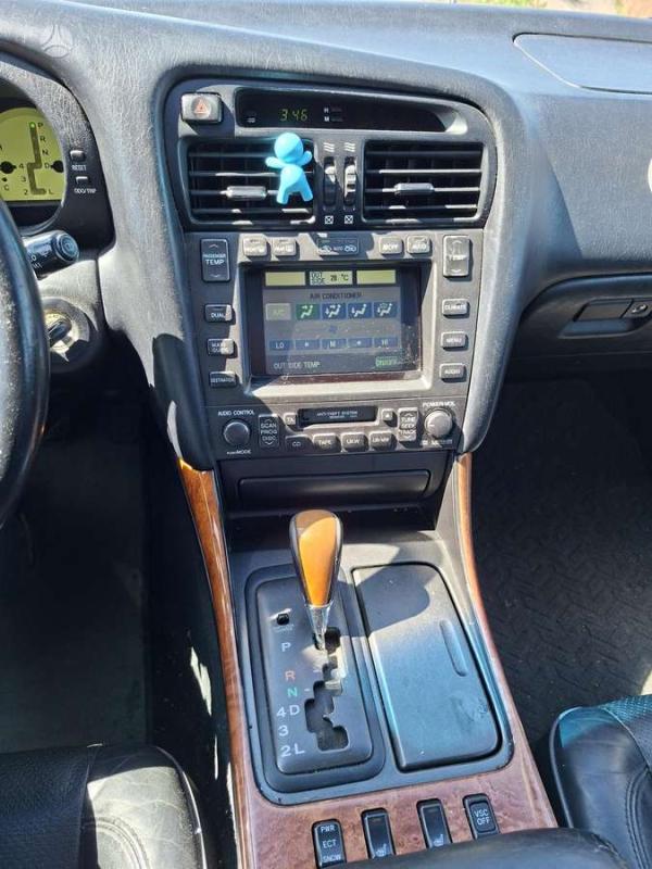Pelēks Lexus GS 300h 2000 Viļņa, ar dzinēja tilpumu 3.00 L un nobraukumu 340 tūkst. km par 4000 €, foto 9 vietnē AUTOMOTO.COM.LV