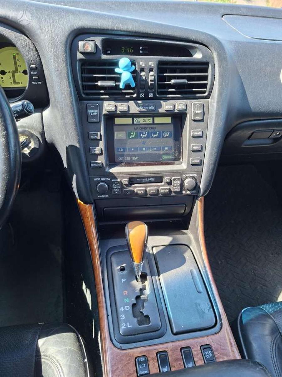 Pelēks Lexus GS 300h 2000 Viļņa, ar dzinēja tilpumu 3.00 L un nobraukumu 340 tūkst. km par 4000 €, foto 10 vietnē AUTOMOTO.COM.LV