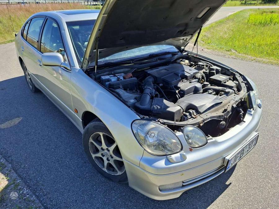 Pelēks Lexus GS 300h 2000 Viļņa, ar dzinēja tilpumu 3.00 L un nobraukumu 340 tūkst. km par 4000 €, foto 12 vietnē AUTOMOTO.COM.LV