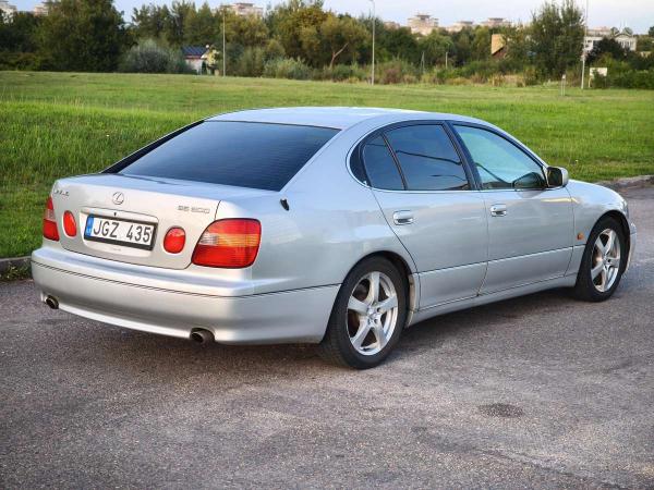 Pelēks Lexus GS 300h 2000 Viļņa, ar dzinēja tilpumu 3.00 L un nobraukumu 319 tūkst. km par 3700 €, foto 1 vietnē AUTOMOTO.COM.LV
