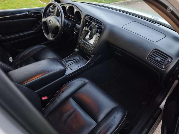 Pelēks Lexus GS 300h 2000 Viļņa, ar dzinēja tilpumu 3.00 L un nobraukumu 319 tūkst. km par 3700 €, foto 11 vietnē AUTOMOTO.COM.LV