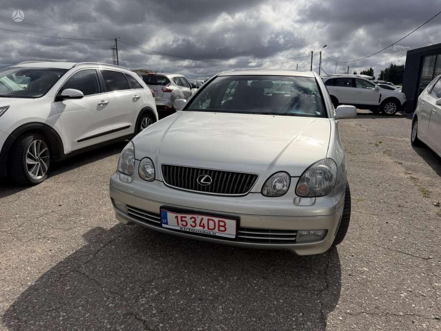 Pelēks Lexus GS 300h 2001 Panevēža, ar dzinēja tilpumu 3.00 L un nobraukumu 219 tūkst. km par 3700 €, foto 1 vietnē AUTOMOTO.COM.LV