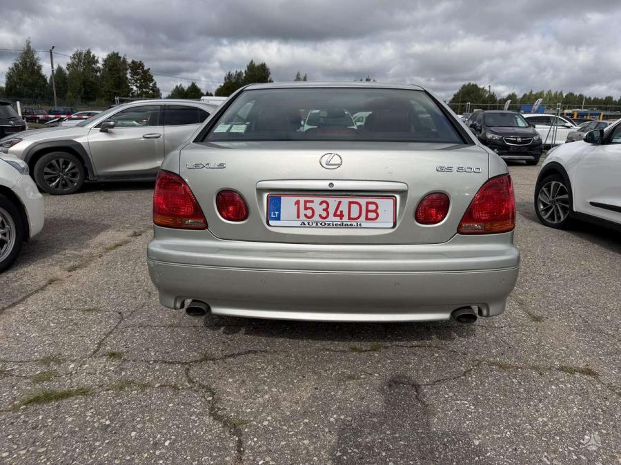Pelēks Lexus GS 300h 2001 Panevēža, ar dzinēja tilpumu 3.00 L un nobraukumu 219 tūkst. km par 3700 €, foto 6 vietnē AUTOMOTO.COM.LV
