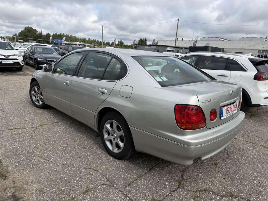 Pelēks Lexus GS 300h 2001 Panevēža, ar dzinēja tilpumu 3.00 L un nobraukumu 219 tūkst. km par 3700 €, foto 7 vietnē AUTOMOTO.COM.LV