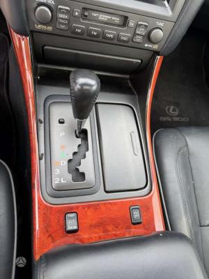 Pelēks Lexus GS 300h 2001 Panevēža, ar dzinēja tilpumu 3.00 L un nobraukumu 219 tūkst. km par 3700 €, foto 15 vietnē AUTOMOTO.COM.LV