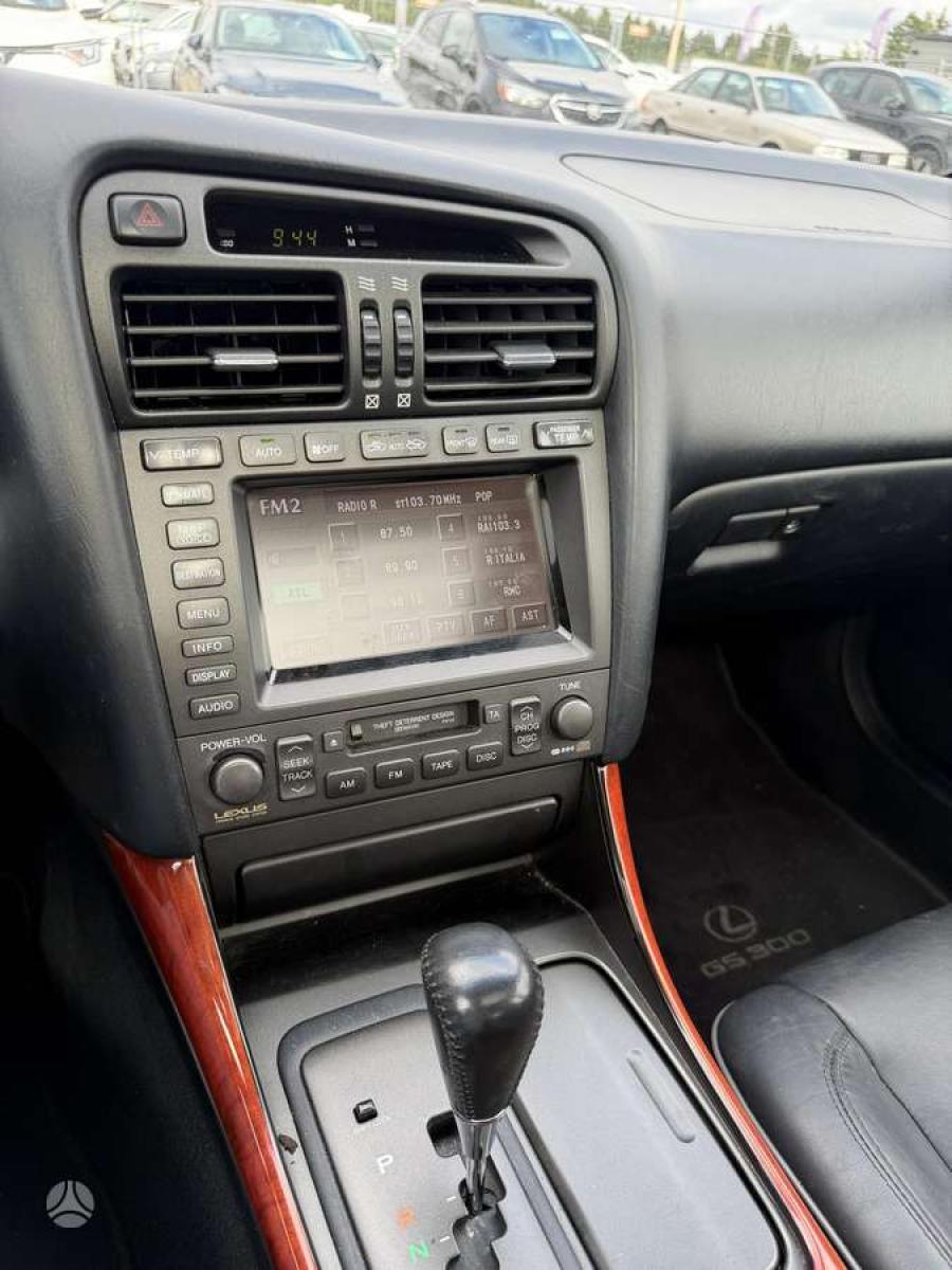 Pelēks Lexus GS 300h 2001 Panevēža, ar dzinēja tilpumu 3.00 L un nobraukumu 219 tūkst. km par 3700 €, foto 18 vietnē AUTOMOTO.COM.LV