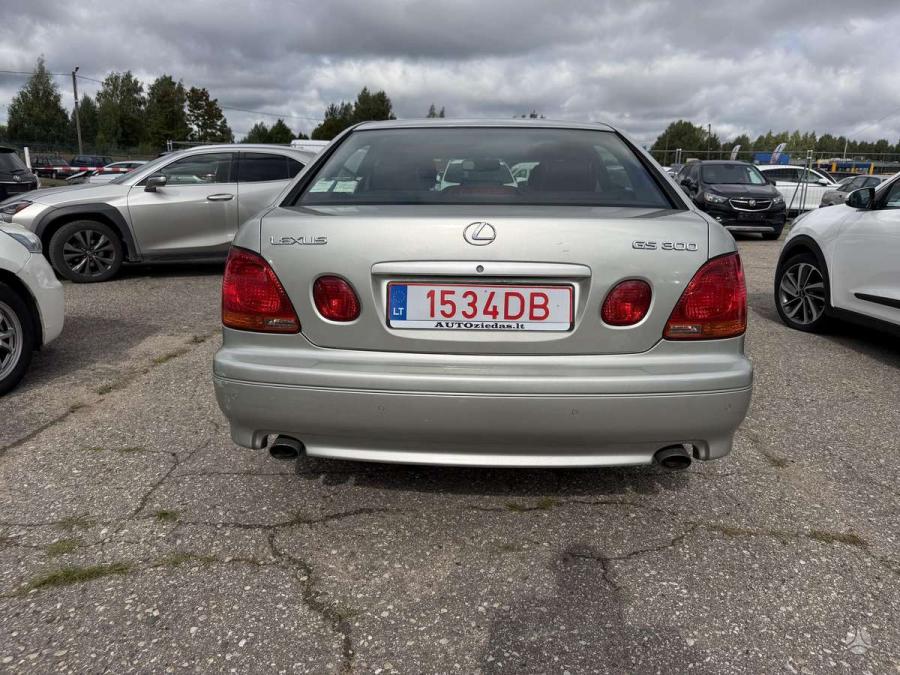Pelēks Lexus GS 300h 2001 Panevēža, ar dzinēja tilpumu 3.00 L un nobraukumu 219 tūkst. km par 3700 €, foto 6 vietnē AUTOMOTO.COM.LV