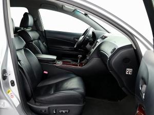 Pelēks Lexus GS 300h 2006 Tallina, ar dzinēja tilpumu 3.00 L un nobraukumu 299 tūkst. km par 2299 €, foto 7 vietnē AUTOMOTO.COM.LV