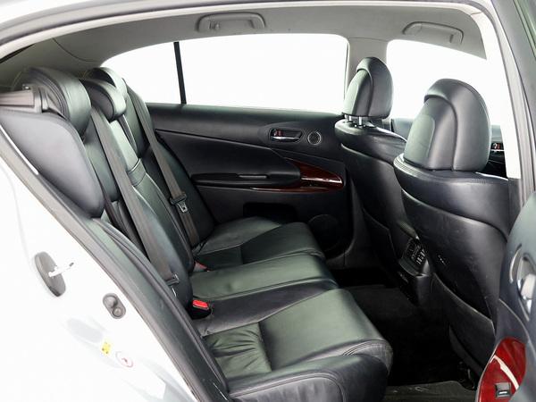 Pelēks Lexus GS 300h 2006 Tallina, ar dzinēja tilpumu 3.00 L un nobraukumu 299 tūkst. km par 2299 €, foto 7 vietnē AUTOMOTO.COM.LV