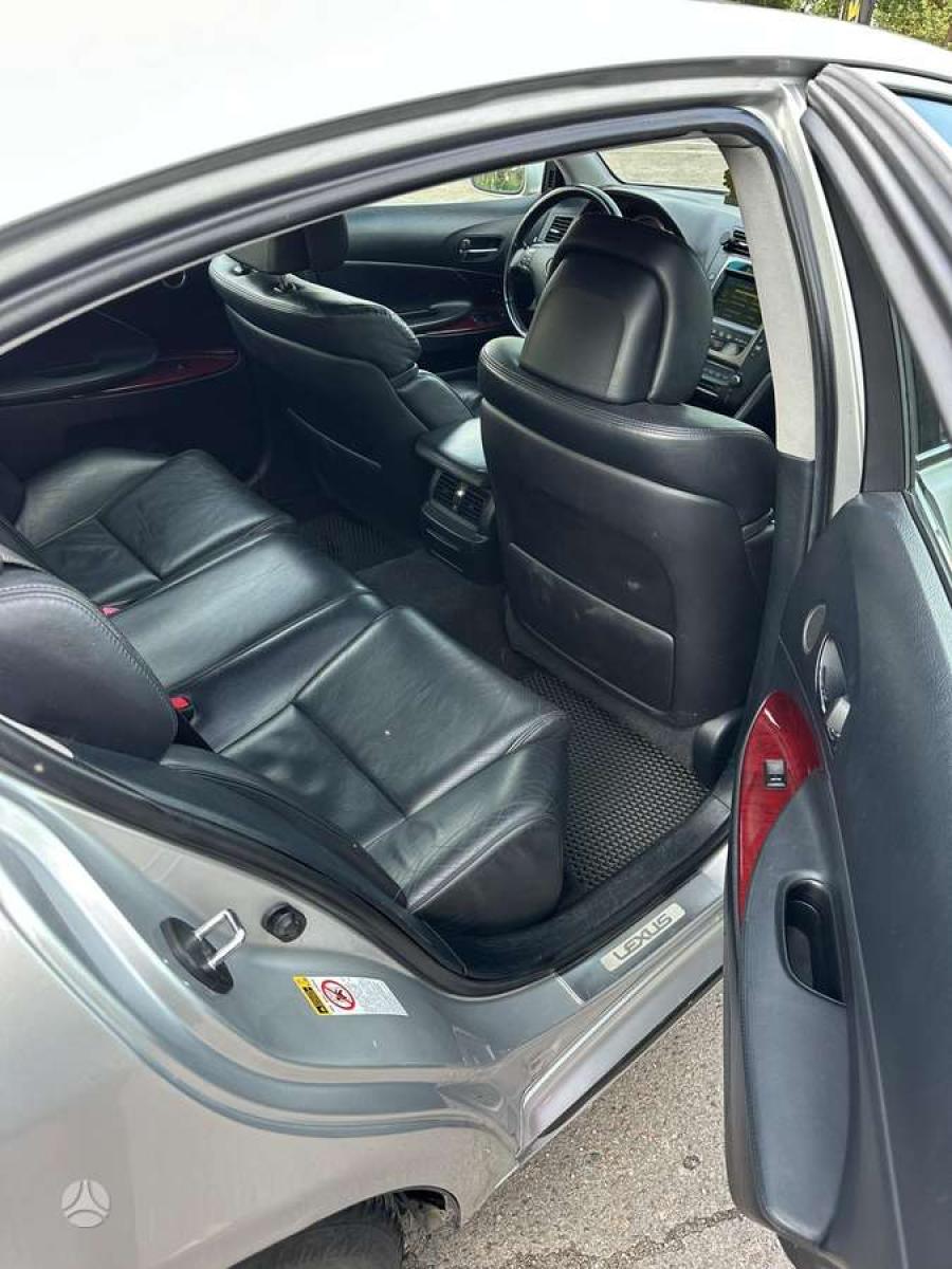 Grey Lexus GS 300h 2007 in Vilnius, with an engine capacity of 3.00 L and mileage of 340 thousand km for 2450 €, photo 14 on AUTOMOTO.COM.LV