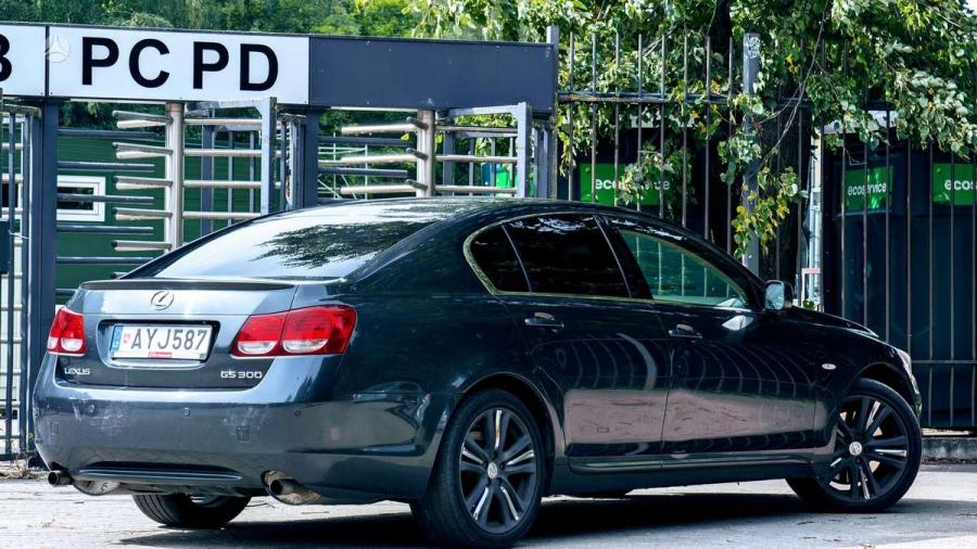 Pelēks Lexus GS 300h 2008 Viļņa, ar dzinēja tilpumu 3.00 L un nobraukumu 343 tūkst. km par 3600 €, foto 3 vietnē AUTOMOTO.COM.LV