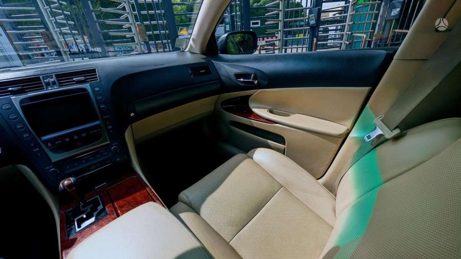 Pelēks Lexus GS 300h 2008 Viļņa, ar dzinēja tilpumu 3.00 L un nobraukumu 343 tūkst. km par 3600 €, foto 7 vietnē AUTOMOTO.COM.LV