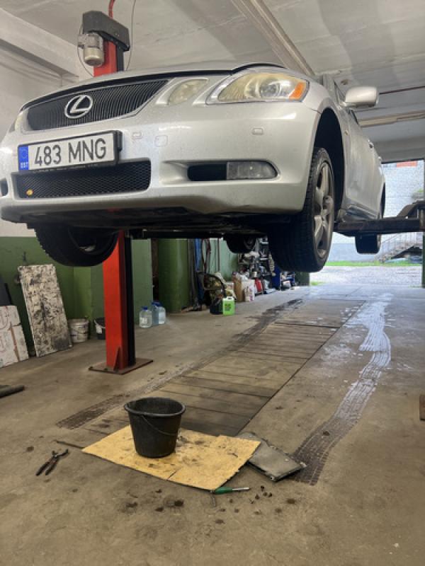 Pelēks Lexus GS 300h 2010 Rakvere, ar dzinēja tilpumu 3.00 L un nobraukumu 30 tūkst. km par 4300 €, foto 10 vietnē AUTOMOTO.COM.LV