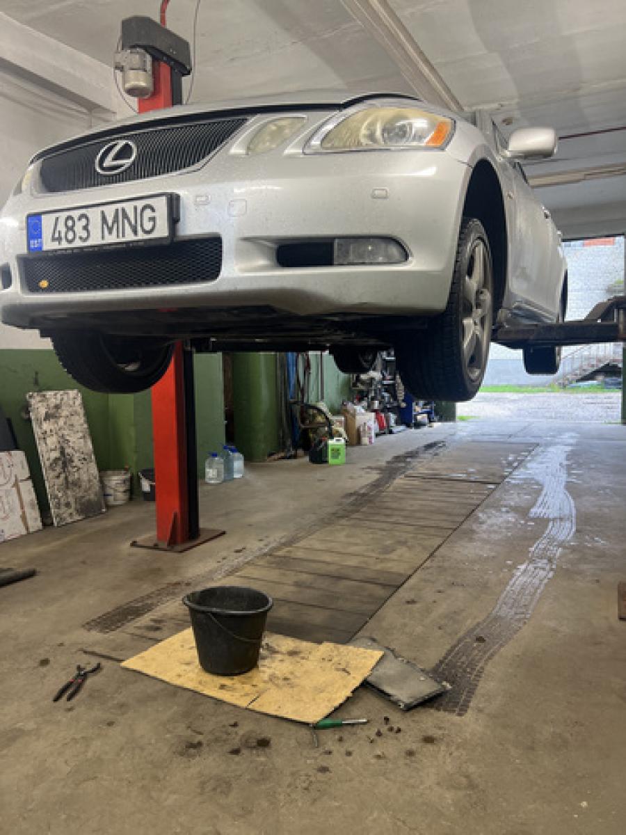 Pelēks Lexus GS 300h 2010 Rakvere, ar dzinēja tilpumu 3.00 L un nobraukumu 30 tūkst. km par 4300 €, foto 10 vietnē AUTOMOTO.COM.LV