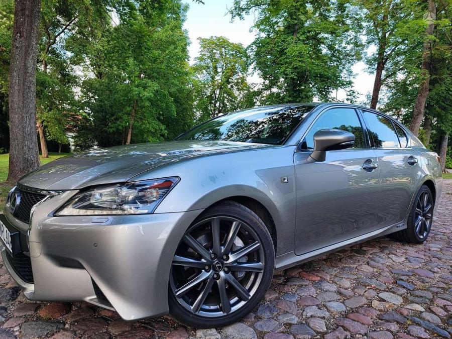 Grey Lexus GS 300h 2016 in Kaunas, with an engine capacity of 2.49 L and mileage of 249 thousand km for 15999 €, photo 1 on AUTOMOTO.COM.LV