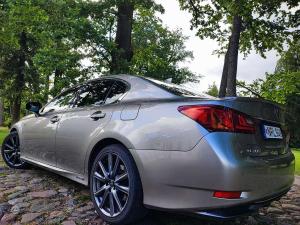 Grey Lexus GS 300h 2016 in Kaunas, with an engine capacity of 2.49 L and mileage of 249 thousand km for 15999 €, photo 18 on AUTOMOTO.COM.LV