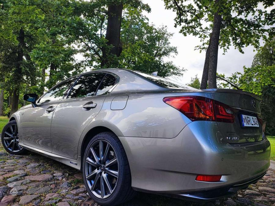 Grey Lexus GS 300h 2016 in Kaunas, with an engine capacity of 2.49 L and mileage of 249 thousand km for 15999 €, photo 18 on AUTOMOTO.COM.LV