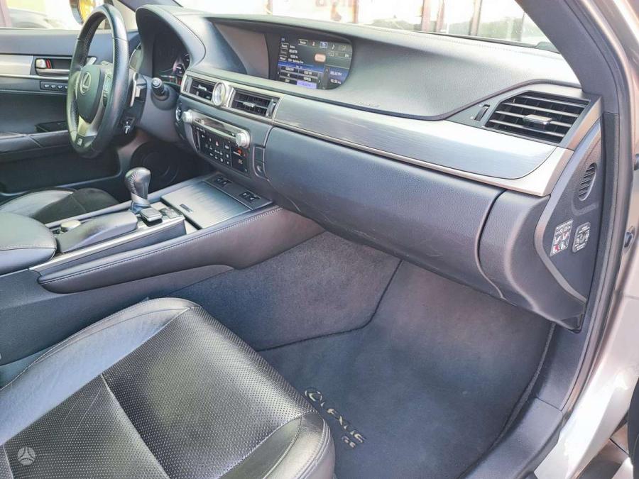 Grey Lexus GS 300h 2016 in Kaunas, with an engine capacity of 2.49 L and mileage of 249 thousand km for 15999 €, photo 27 on AUTOMOTO.COM.LV