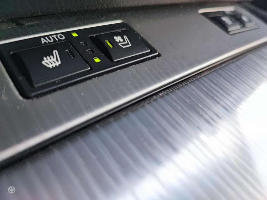 Grey Lexus GS 300h 2016 in Kaunas, with an engine capacity of 2.49 L and mileage of 249 thousand km for 15999 €, photo 33 on AUTOMOTO.COM.LV
