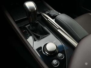 Pelēks Lexus GS 300h 2017 Viļņa, ar dzinēja tilpumu 2.50 L un nobraukumu 142 tūkst. km par 21550 €, foto 24 vietnē AUTOMOTO.COM.LV