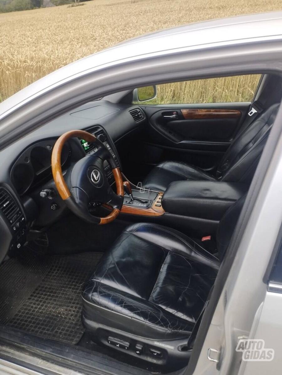 Lexus GS 300h 2000 in Jonava, with an engine capacity of 3.00 L and mileage of 450 thousand km for 3500 €, photo 7 on AUTOMOTO.COM.LV