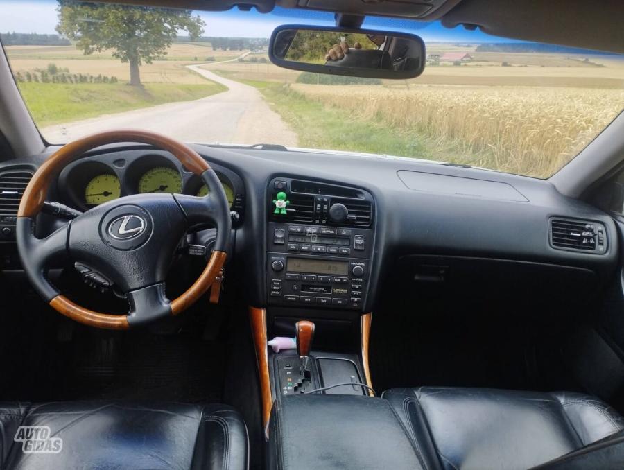 Lexus GS 300h 2000 in Jonava, with an engine capacity of 3.00 L and mileage of 450 thousand km for 3500 €, photo 8 on AUTOMOTO.COM.LV