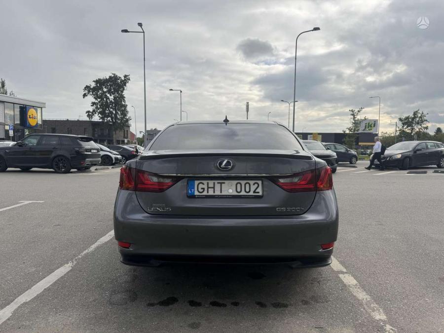 Lexus GS 300h 2014 in Vilnius, with an engine capacity of 2.49 L and mileage of 480 thousand km for 10500 €, photo 6 on AUTOMOTO.COM.LV