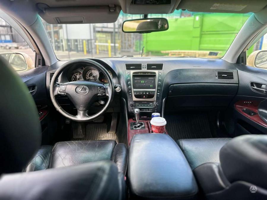 Yellow Lexus GS 300h 2006 in Vilnius, with an engine capacity of 3.00 L and mileage of 259 thousand km for 1750 €, photo 15 on AUTOMOTO.COM.LV