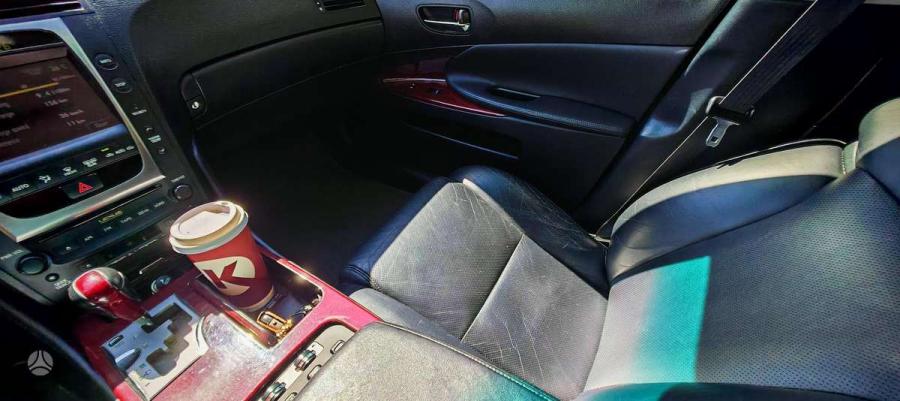 Yellow Lexus GS 300h 2008 in Vilnius, with an engine capacity of 3.00 L and mileage of 481 thousand km for 2800 €, photo 9 on AUTOMOTO.COM.LV