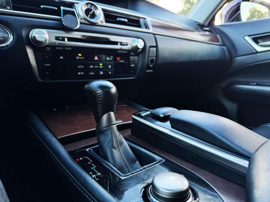 Brown Lexus GS 350 2014 in Vilnius, with an engine capacity of 3.46 L and mileage of 220 thousand km for 13500 €, photo 25 on AUTOMOTO.COM.LV
