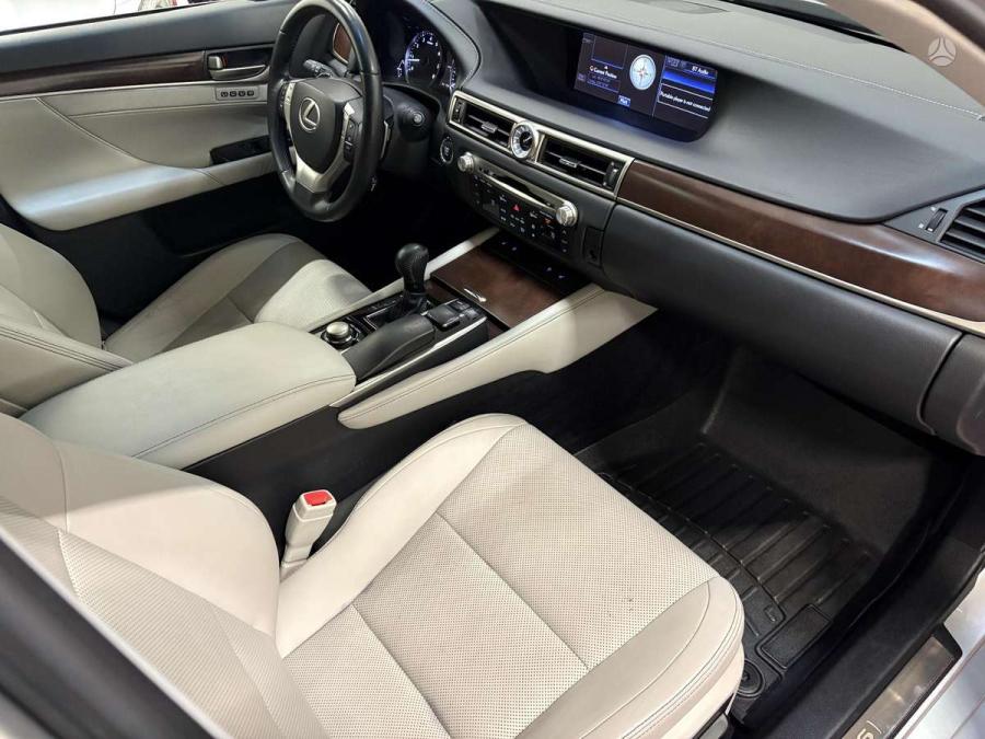 Grey Lexus GS 350 2013 in Vilnius, with an engine capacity of 3.50 L and mileage of 183 thousand km for 16200 €, photo 17 on AUTOMOTO.COM.LV
