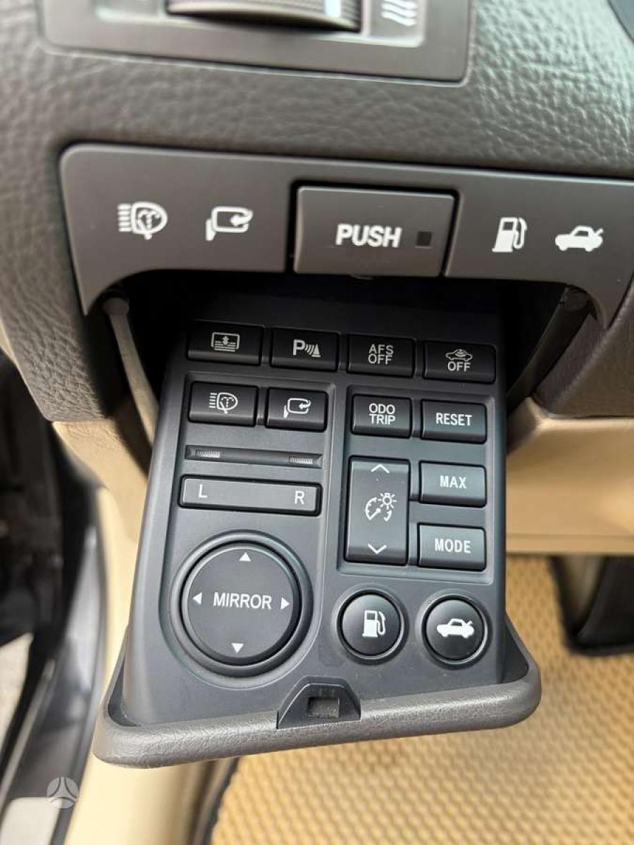 Black Lexus GS 450h 2008 in Klaipeda, with an engine capacity of 3.46 L and mileage of 370 thousand km for 3000 €, photo 14 on AUTOMOTO.COM.LV
