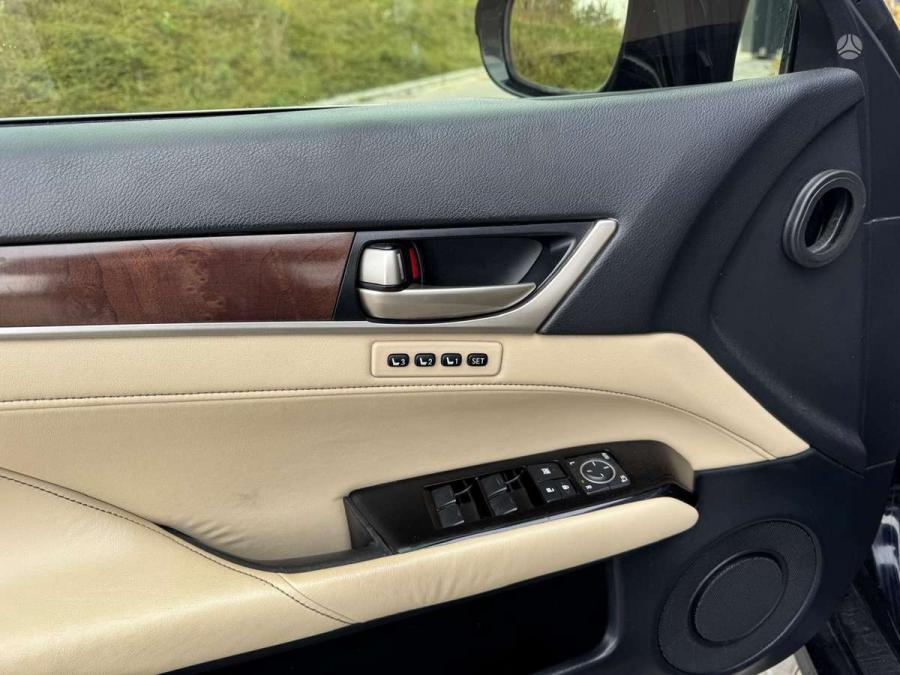 Black Lexus GS 450h 2012 in Vilnius, with an engine capacity of 3.46 L and mileage of 250 thousand km for 11999 €, photo 12 on AUTOMOTO.COM.LV
