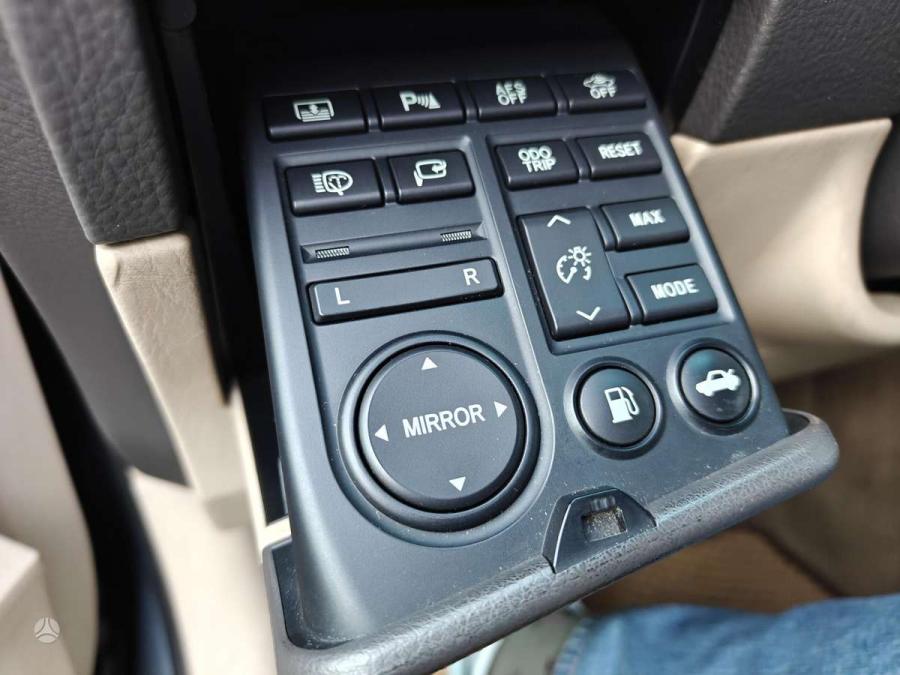 Grey Lexus GS 450h 2007 in Vilnius, with an engine capacity of 3.46 L and mileage of 370 thousand km for 1600 €, photo 17 on AUTOMOTO.COM.LV