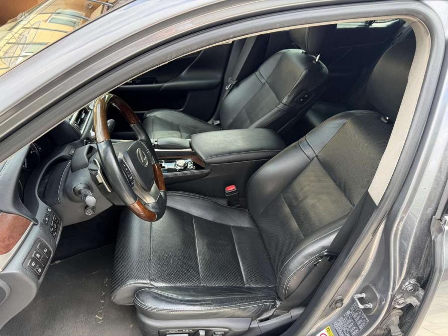 Grey Lexus GS 450h 2013 in Ukmerge, with an engine capacity of 3.46 L and mileage of 204 thousand km for 13500 €, photo 8 on AUTOMOTO.COM.LV