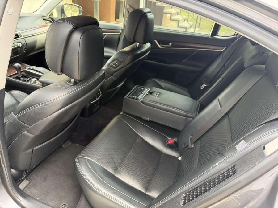 Grey Lexus GS 450h 2013 in Ukmerge, with an engine capacity of 3.46 L and mileage of 204 thousand km for 13500 €, photo 9 on AUTOMOTO.COM.LV