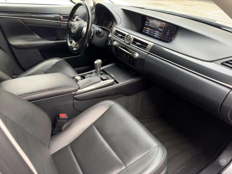 Pelēks Lexus GS 450h 2017 Tallina, ar dzinēja tilpumu 3.46 L un nobraukumu 230 tūkst. km par 20000 €, foto 9 vietnē AUTOMOTO.COM.LV