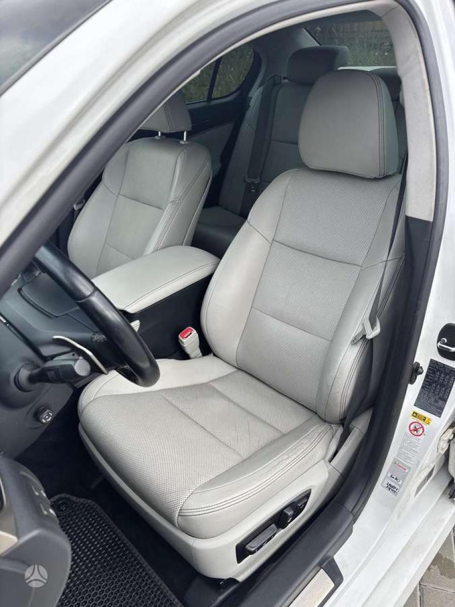 Balts Lexus GS 450h 2012 Viļņa, ar dzinēja tilpumu 3.50 L un nobraukumu 240 tūkst. km par 14100 €, foto 17 vietnē AUTOMOTO.COM.LV