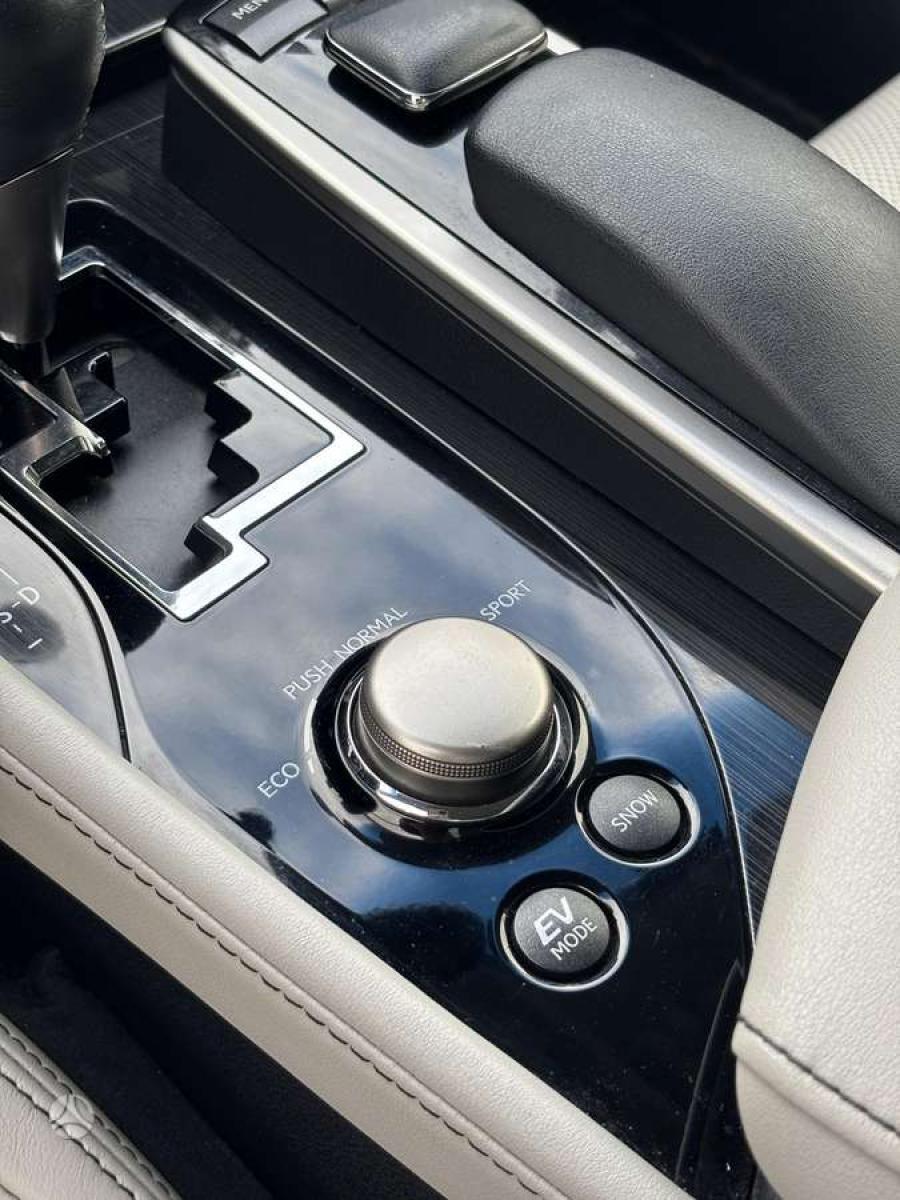 Balts Lexus GS 450h 2012 Viļņa, ar dzinēja tilpumu 3.50 L un nobraukumu 240 tūkst. km par 14100 €, foto 22 vietnē AUTOMOTO.COM.LV