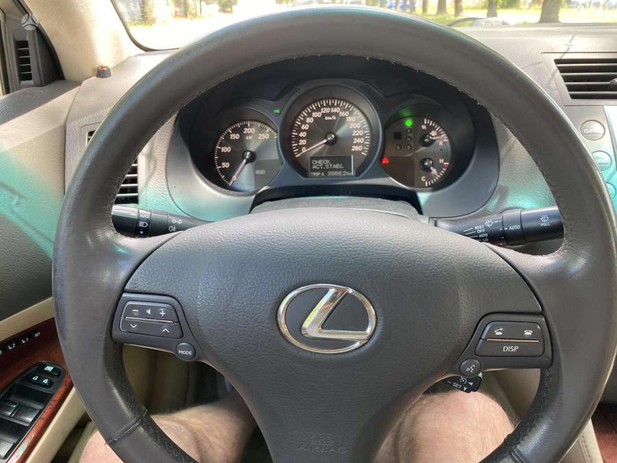Yellow Lexus GS 450h 2008 in Vilnius, with an engine capacity of 3.50 L and mileage of 300 thousand km for 2380 €, photo 8 on AUTOMOTO.COM.LV