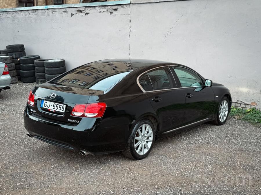 Black Lexus GS 2007 in Riga, with an engine capacity of 3.00 L and mileage of 300 thousand km for 1650 €, photo 7 on AUTOMOTO.COM.LV