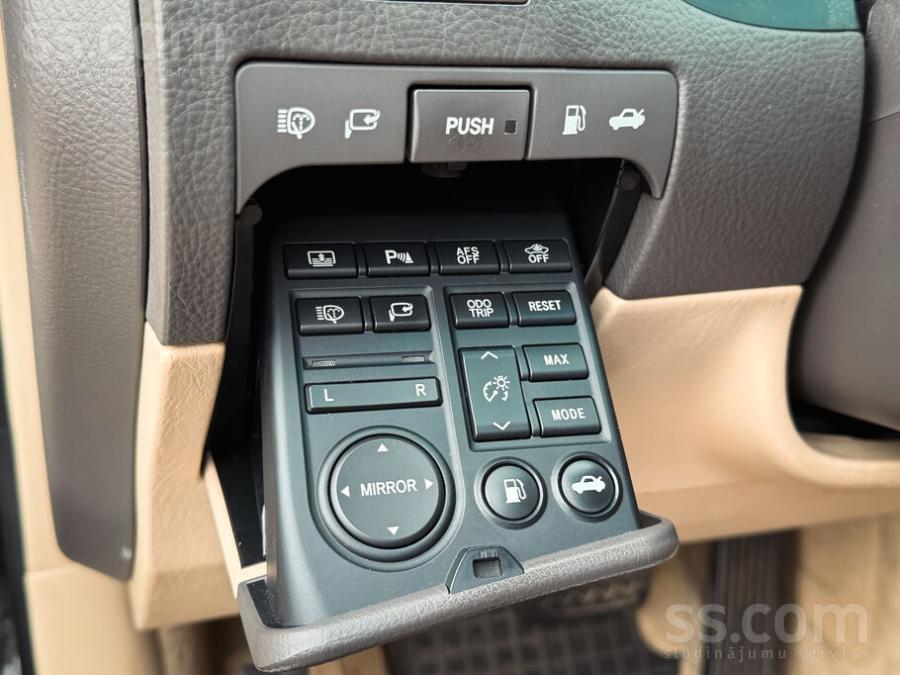 Black Lexus GS 2007 in Riga, with an engine capacity of 3.00 L and mileage of 300 thousand km for 1650 €, photo 12 on AUTOMOTO.COM.LV