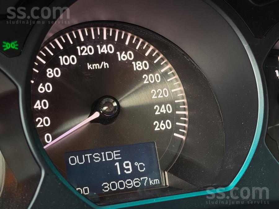 Black Lexus GS 2007 in Riga, with an engine capacity of 3.00 L and mileage of 300 thousand km for 1650 €, photo 18 on AUTOMOTO.COM.LV