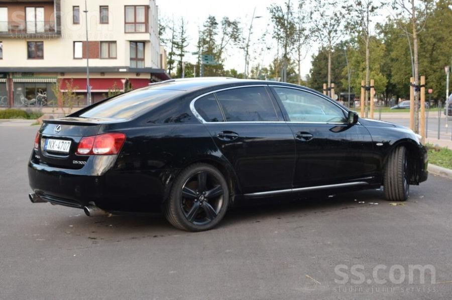 Black Lexus GS 2007 in Riga, with an engine capacity of 3.00 L and mileage of 329 thousand km for 1500 €, photo 4 on AUTOMOTO.COM.LV