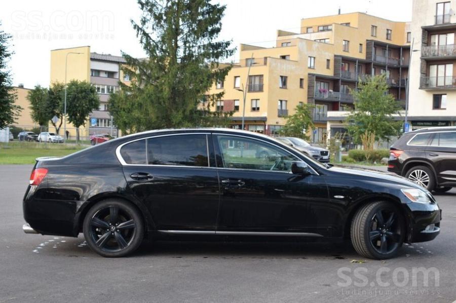 Black Lexus GS 2007 in Riga, with an engine capacity of 3.00 L and mileage of 329 thousand km for 1500 €, photo 5 on AUTOMOTO.COM.LV