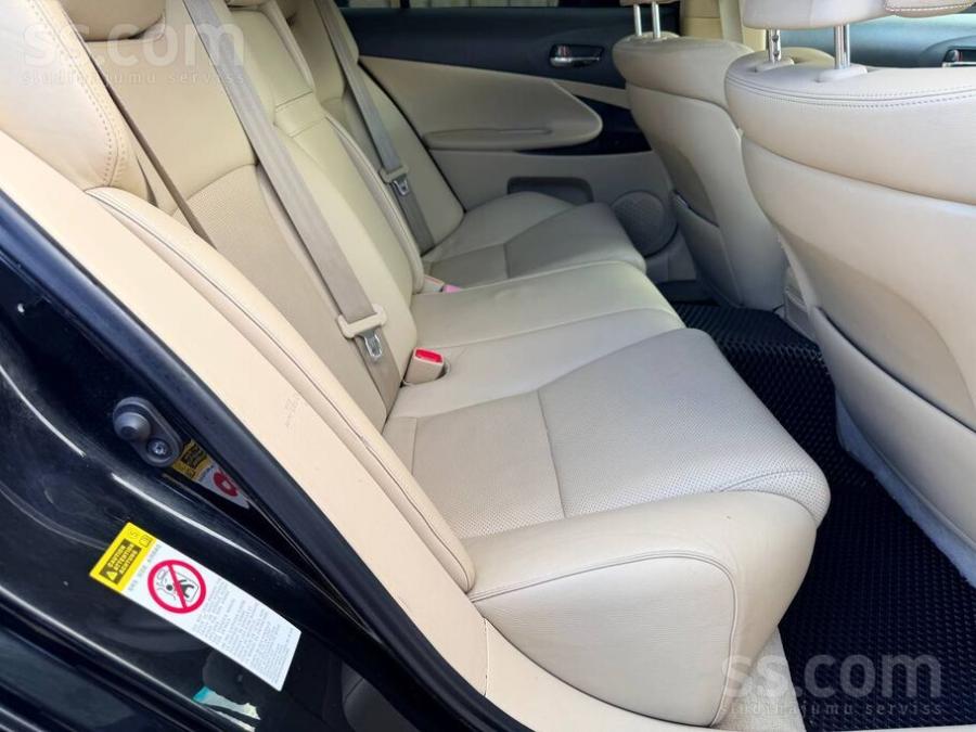 Black Lexus GS 2008 in Jelgava, with an engine capacity of 3.00 L and mileage of 211 thousand km for 4800 €, photo 12 on AUTOMOTO.COM.LV