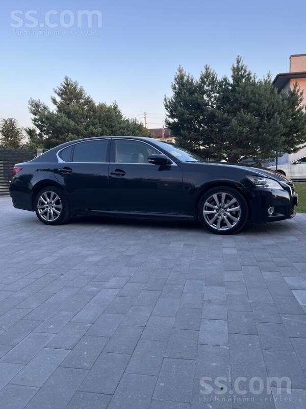 Black Lexus GS 2013 in Riga, with an engine capacity of 2.50 L and mileage of 186 thousand km for 12500 €, photo 3 on AUTOMOTO.COM.LV