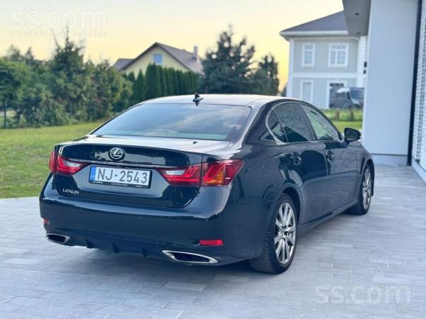 Black Lexus GS 2013 in Riga, with an engine capacity of 2.50 L and mileage of 186 thousand km for 12500 €, photo 4 on AUTOMOTO.COM.LV