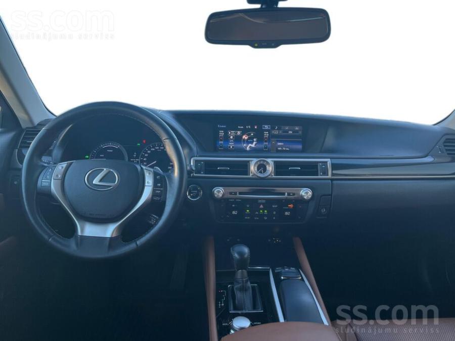 Black Lexus GS 2015 in Riga, with an engine capacity of 3.00 L and mileage of 214 thousand km for 17800 €, photo 9 on AUTOMOTO.COM.LV